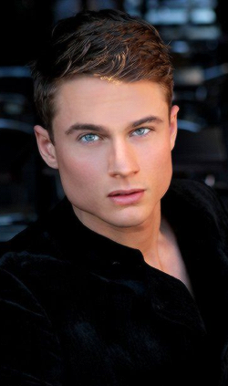 Comunidades - Tyler Stokes, Characters®